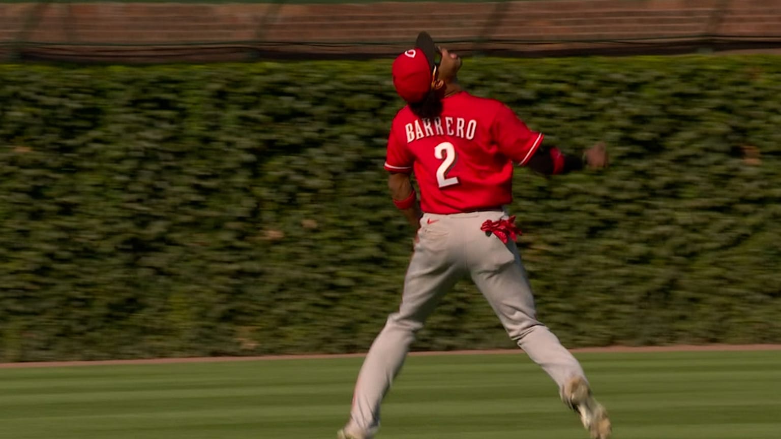 Jose Barrero makes a nice catch while falling down | 09/08/2022 ...