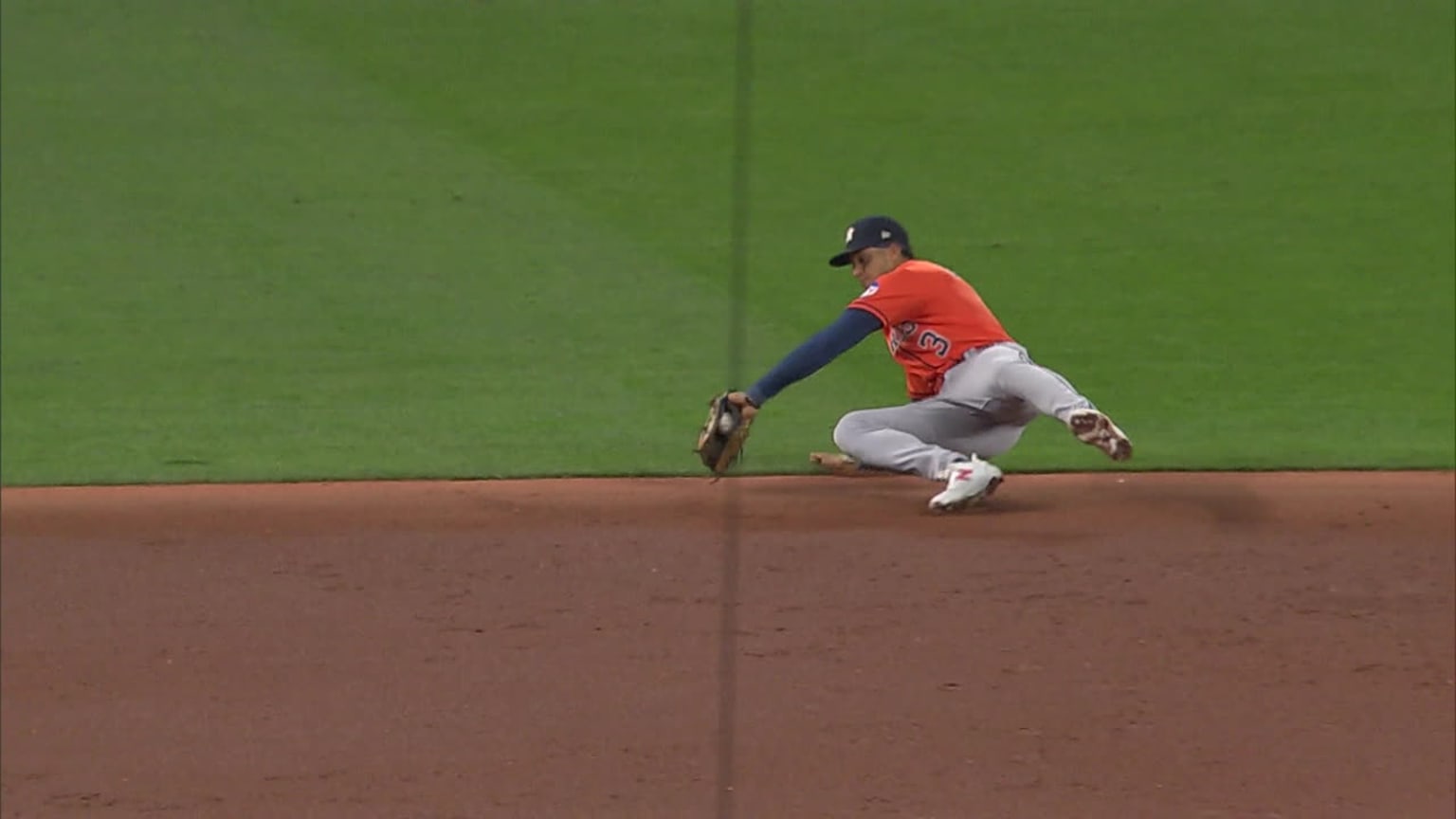 Jeremy Peña realiza gran fildeo en potente roletazo | 27/09/2023 | Los ...