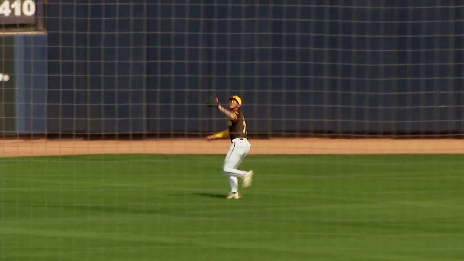 Jackson Merrill makes a running catch in center field | 02/27/2024 ...