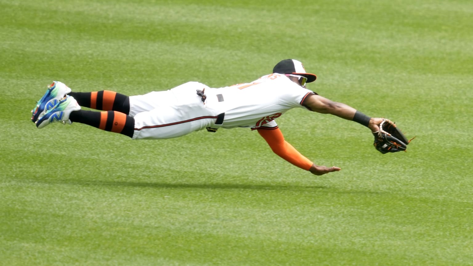 Cedric Mullins lays OUT for a diving catch | 05/15/2025 | MLB.com