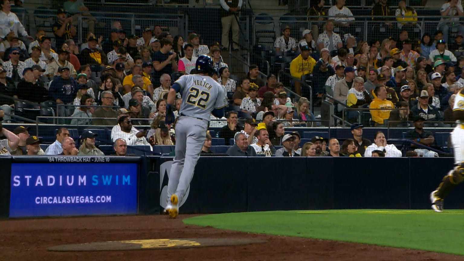 Brewers score a run on a wild pitch | 06/20/2024 | Milwaukee Brewers