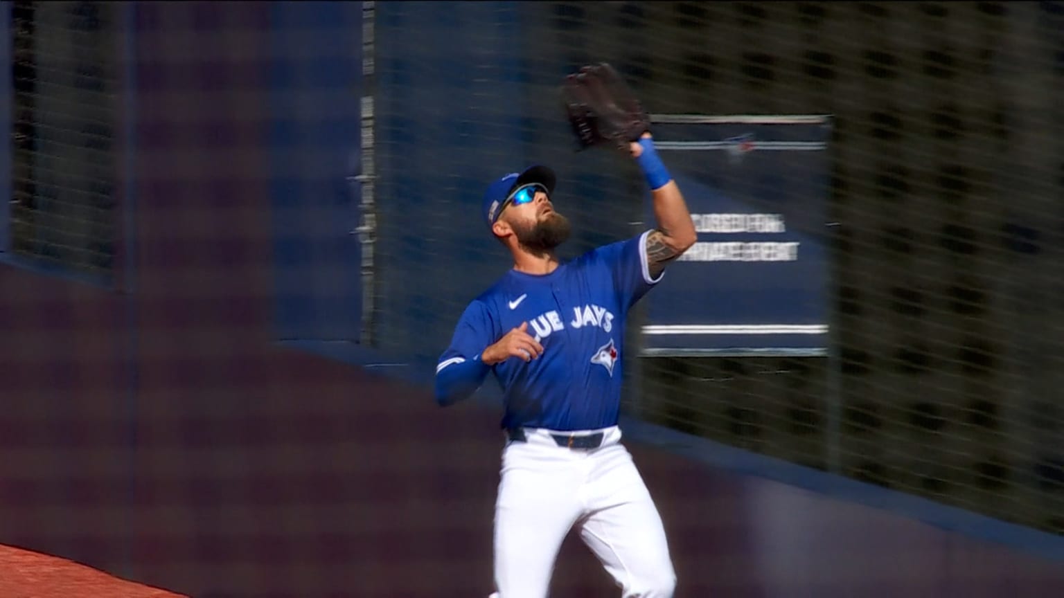 Nathan Lukes makes catch in the netting | 09/11/2024 | Toronto Blue Jays