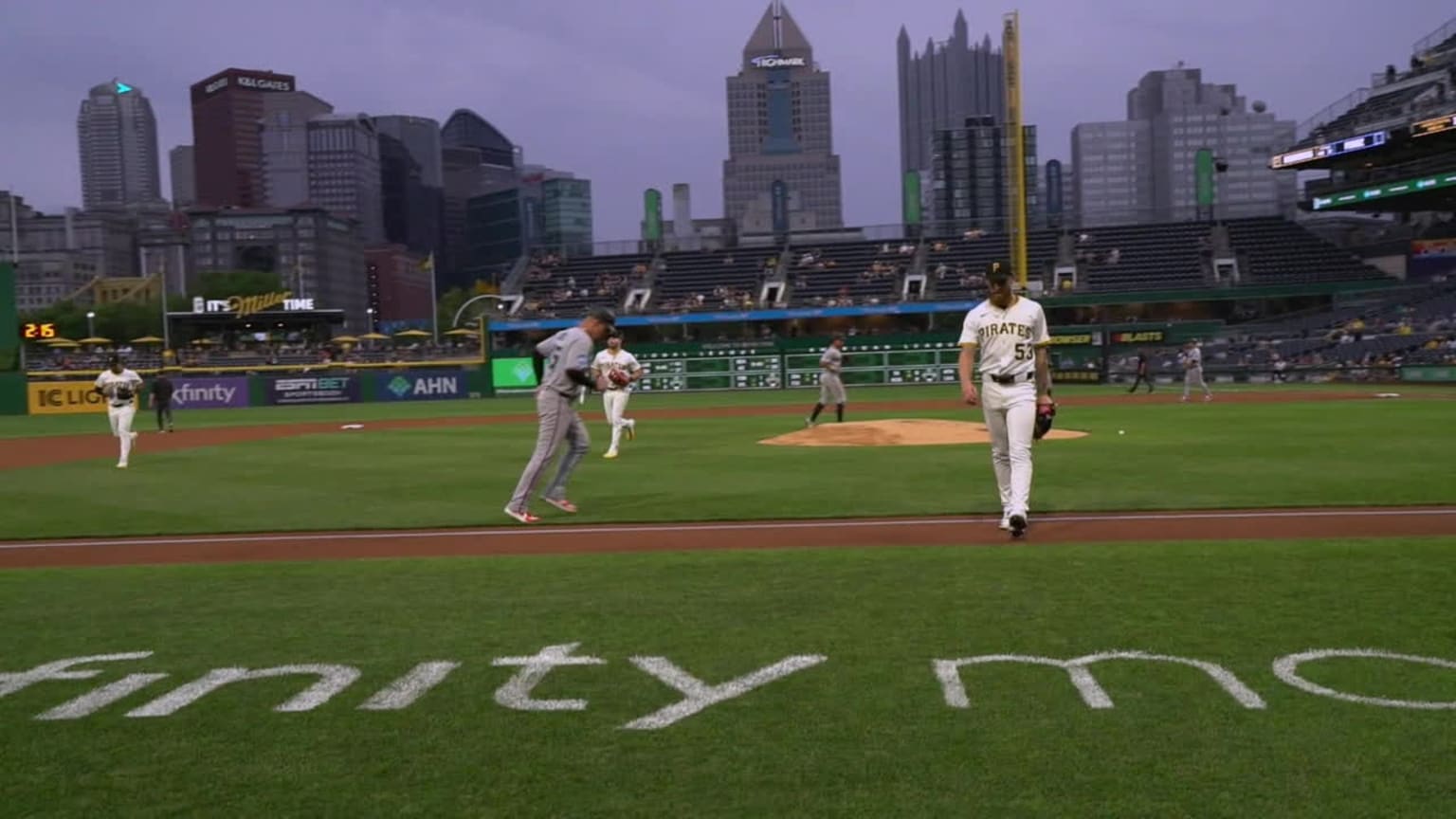 Mike Burrows poncha a Agustín Ramírez en la 3ra | 09/06/2025 | Los ...