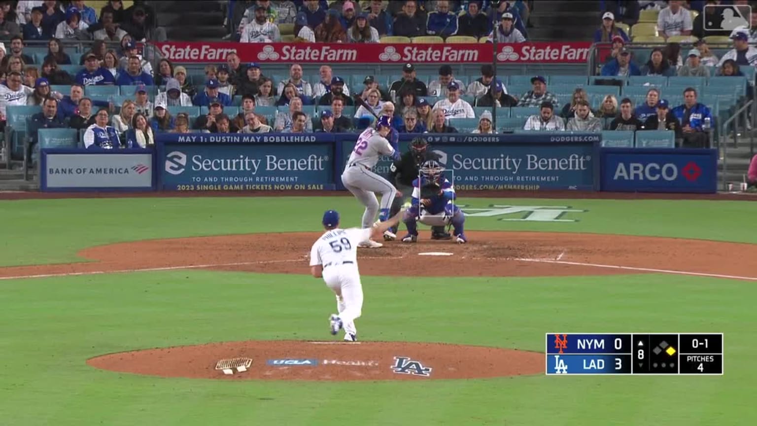 Miguel Vargas convierte un doble play | 18/04/2023 | Los Dodgers de Los Angeles