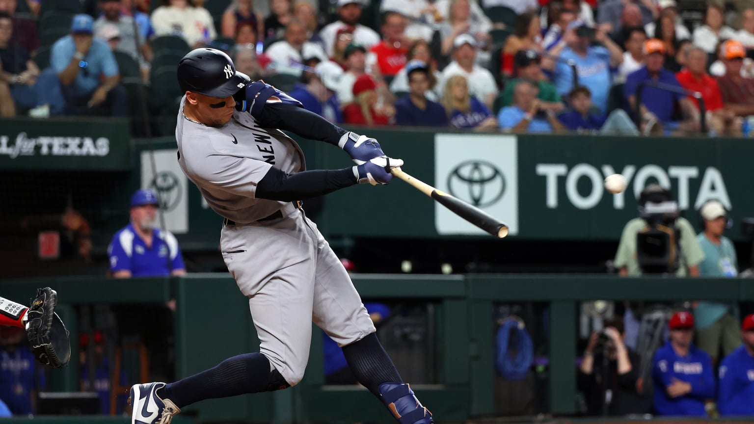 Aaron Judge's solo home run (11) | 04/27/2026 | MLB.com