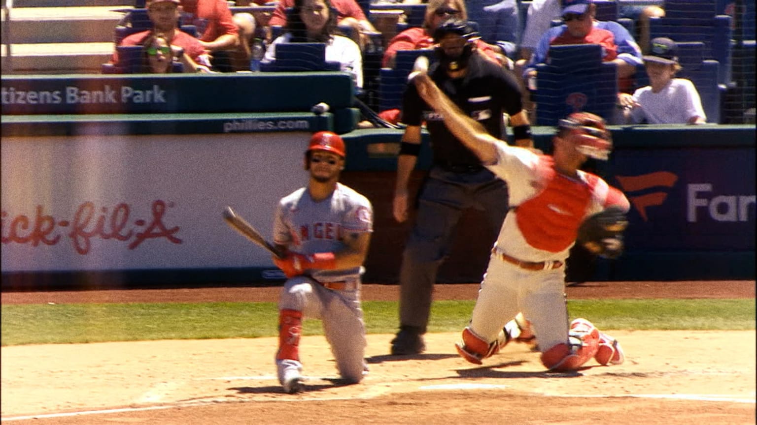 J.T. Realmuto wins his second career Gold Glove | 11/01/2022 ...