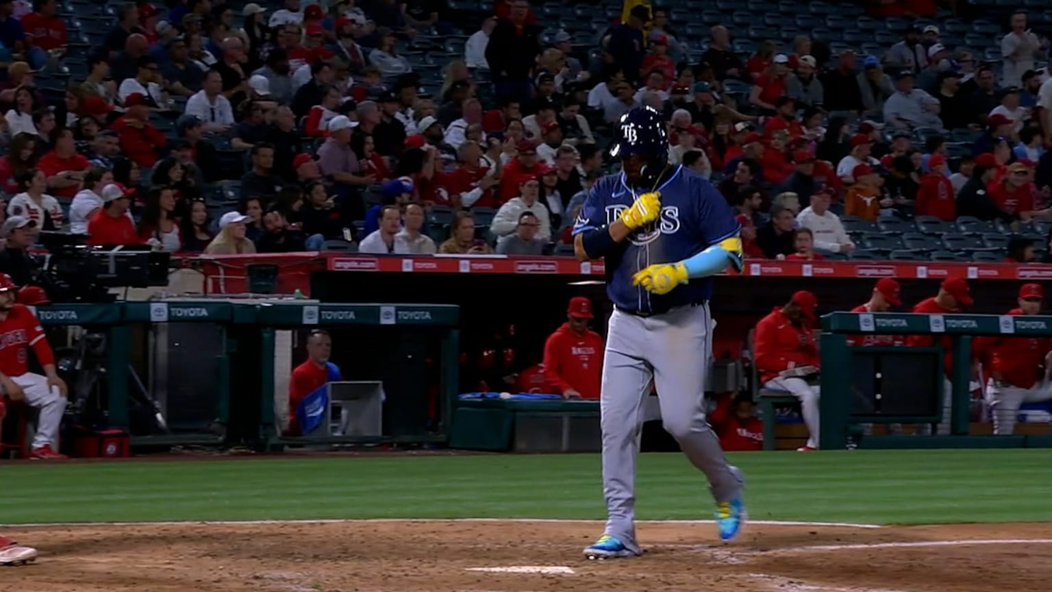 Isaac Paredes hits a solo home run (4) | 04/09/2024 | Tampa Bay Rays