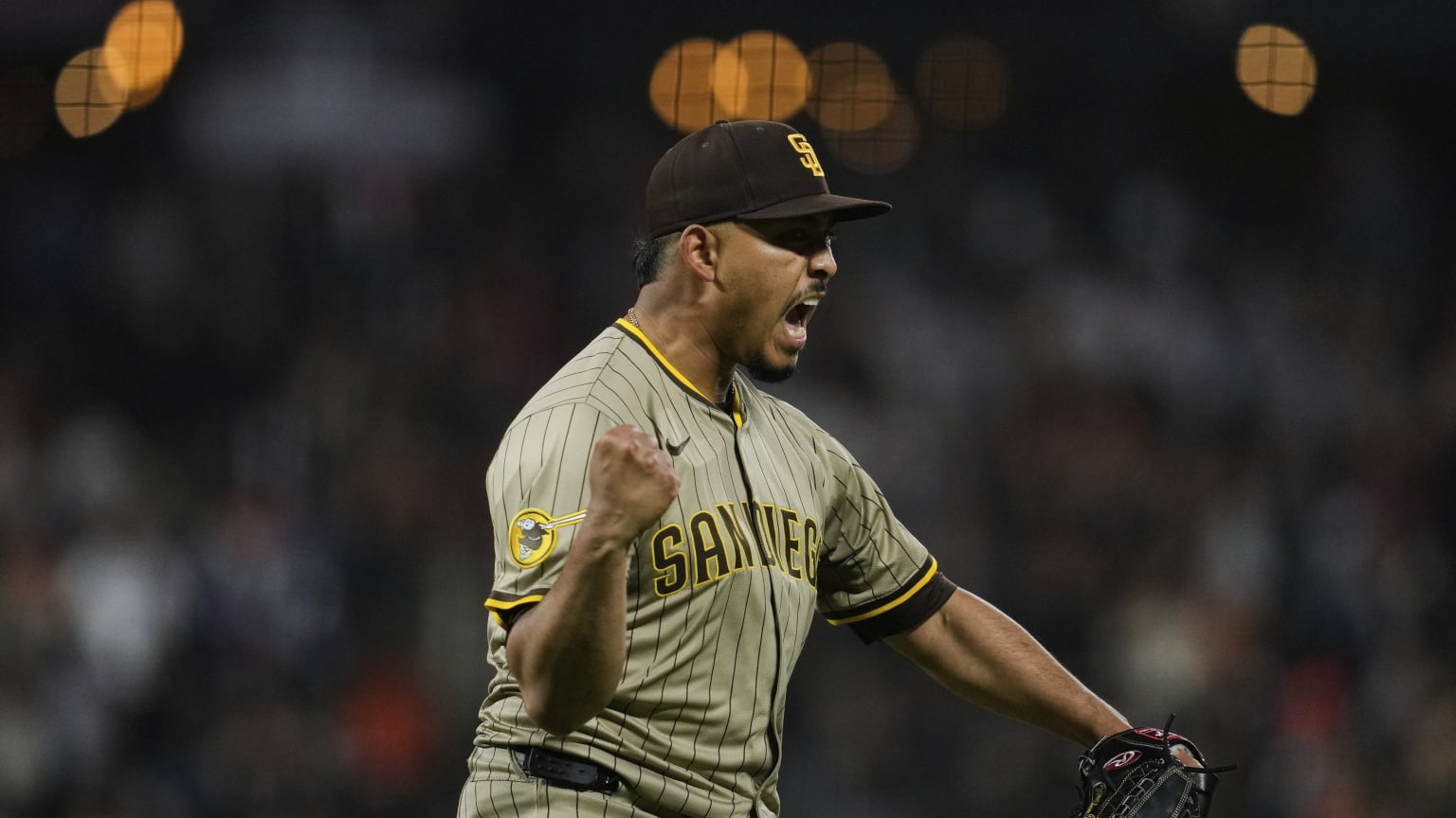 Jeremiah Estrada locks down save, Padres' win | 06/03/2025 | San Diego ...