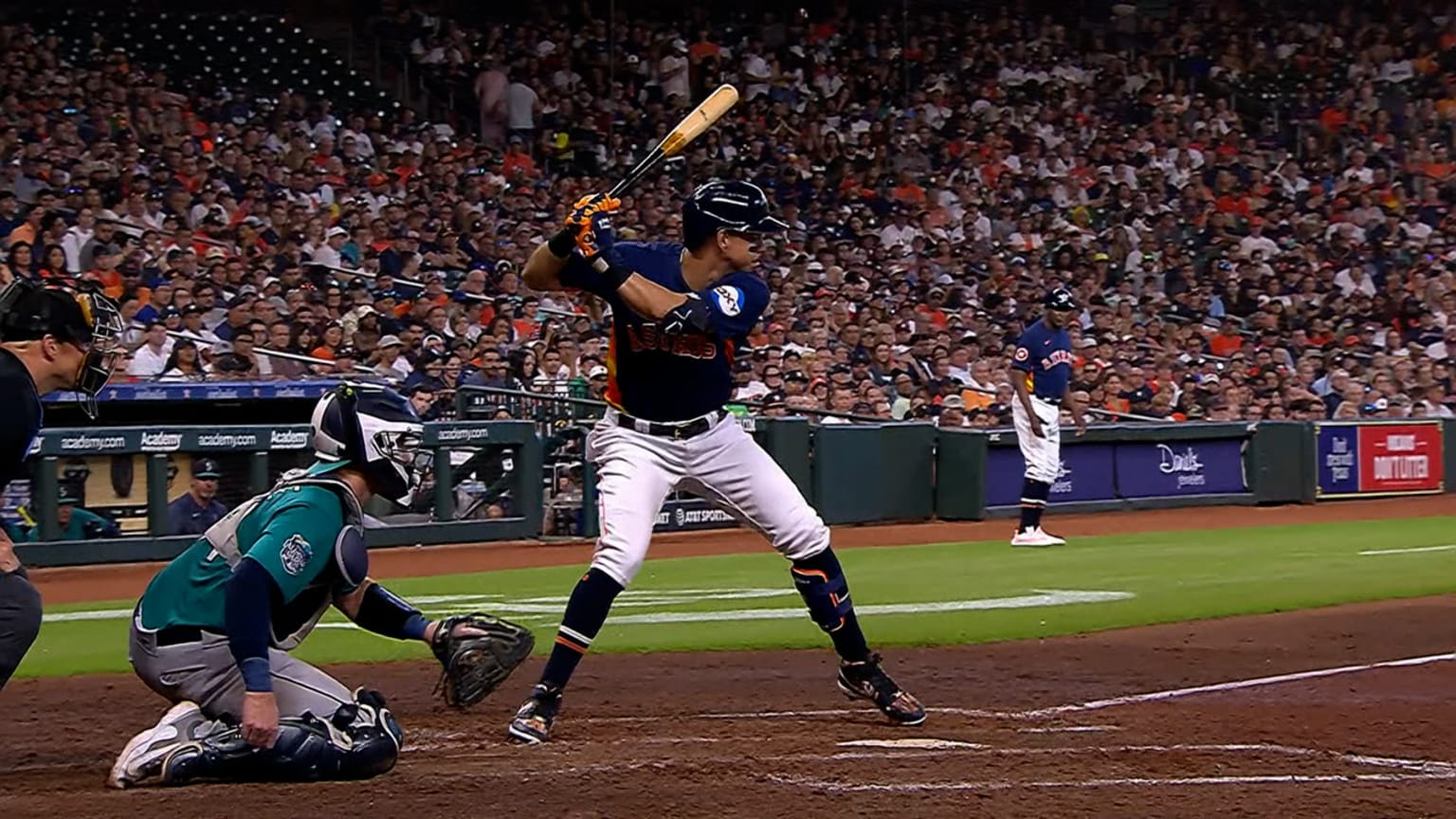 Mauricio Dubon hits a two-run double in the 3rd | 08/20/2023 | Houston ...