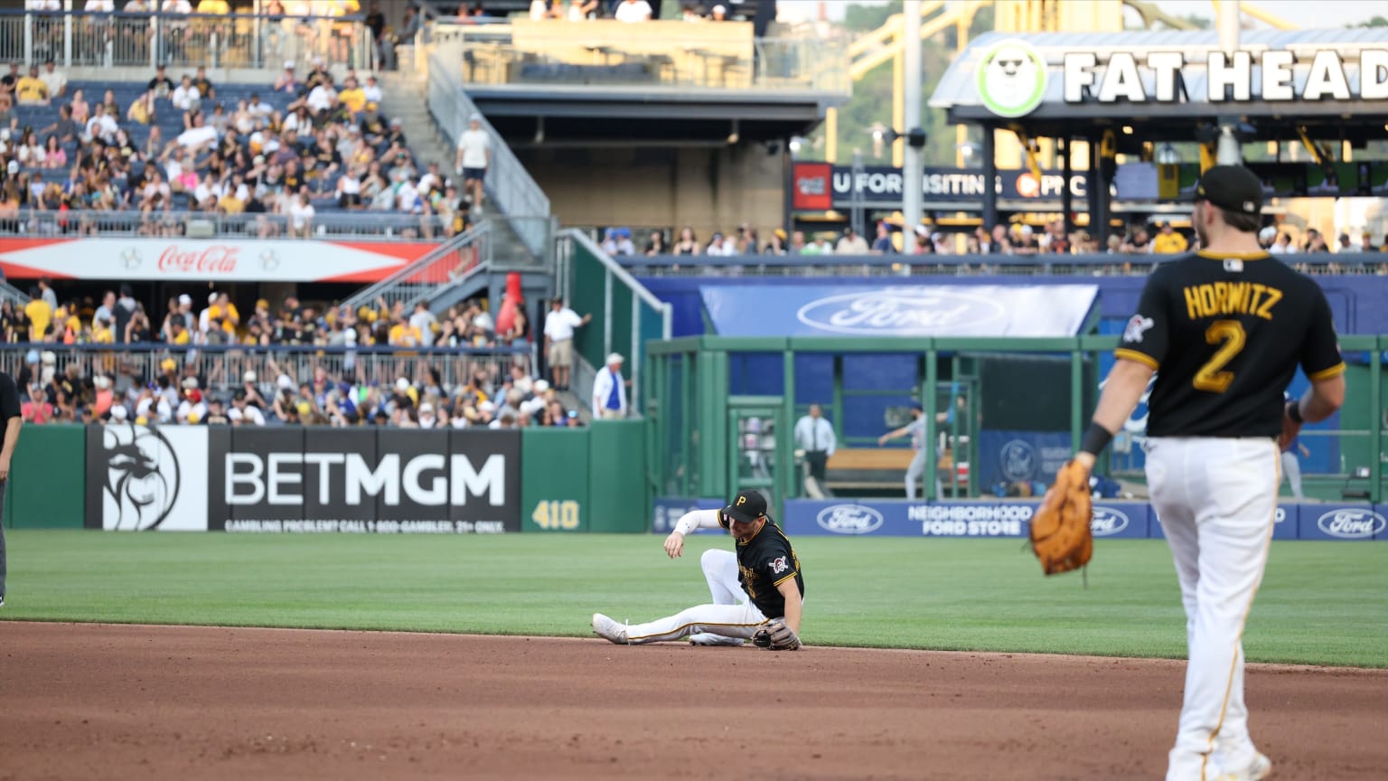 Brandon Lowe's spectacular snag | 06/10/2026 | Pittsburgh Pirates