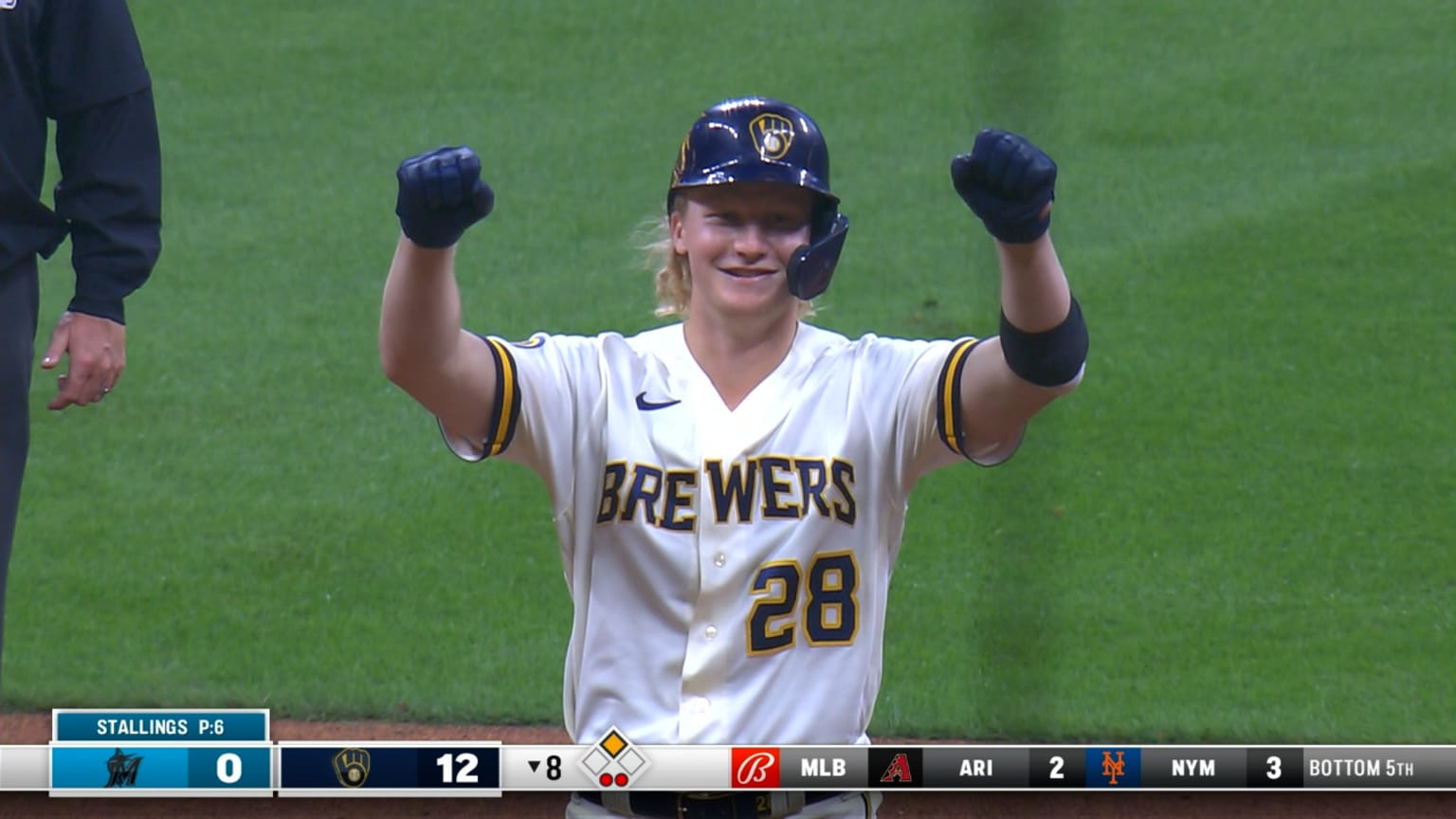 Joey Wiemer doubles home a run in the 8th | 09/11/2023 | Milwaukee Brewers