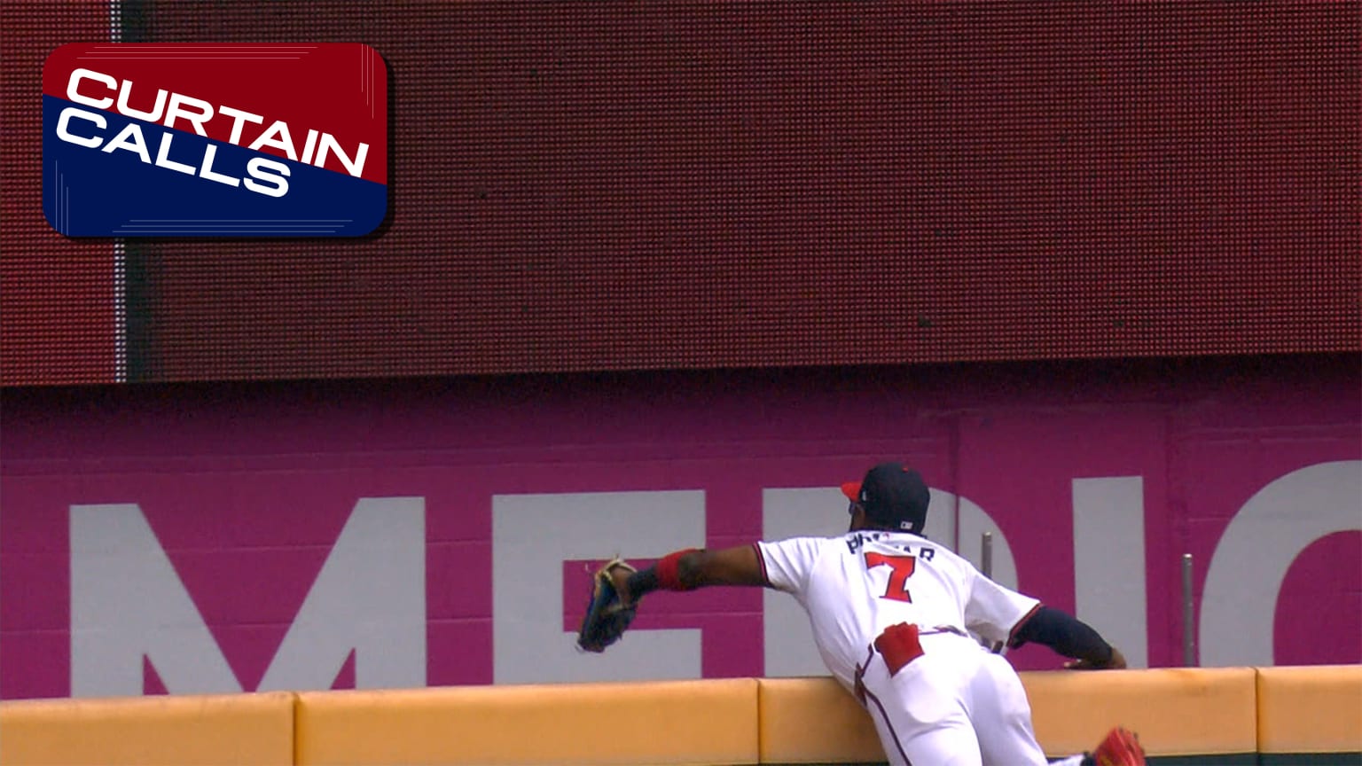 Jurickson Profar makes INSANE home run robbery | 08/09/2025 | MLB.com