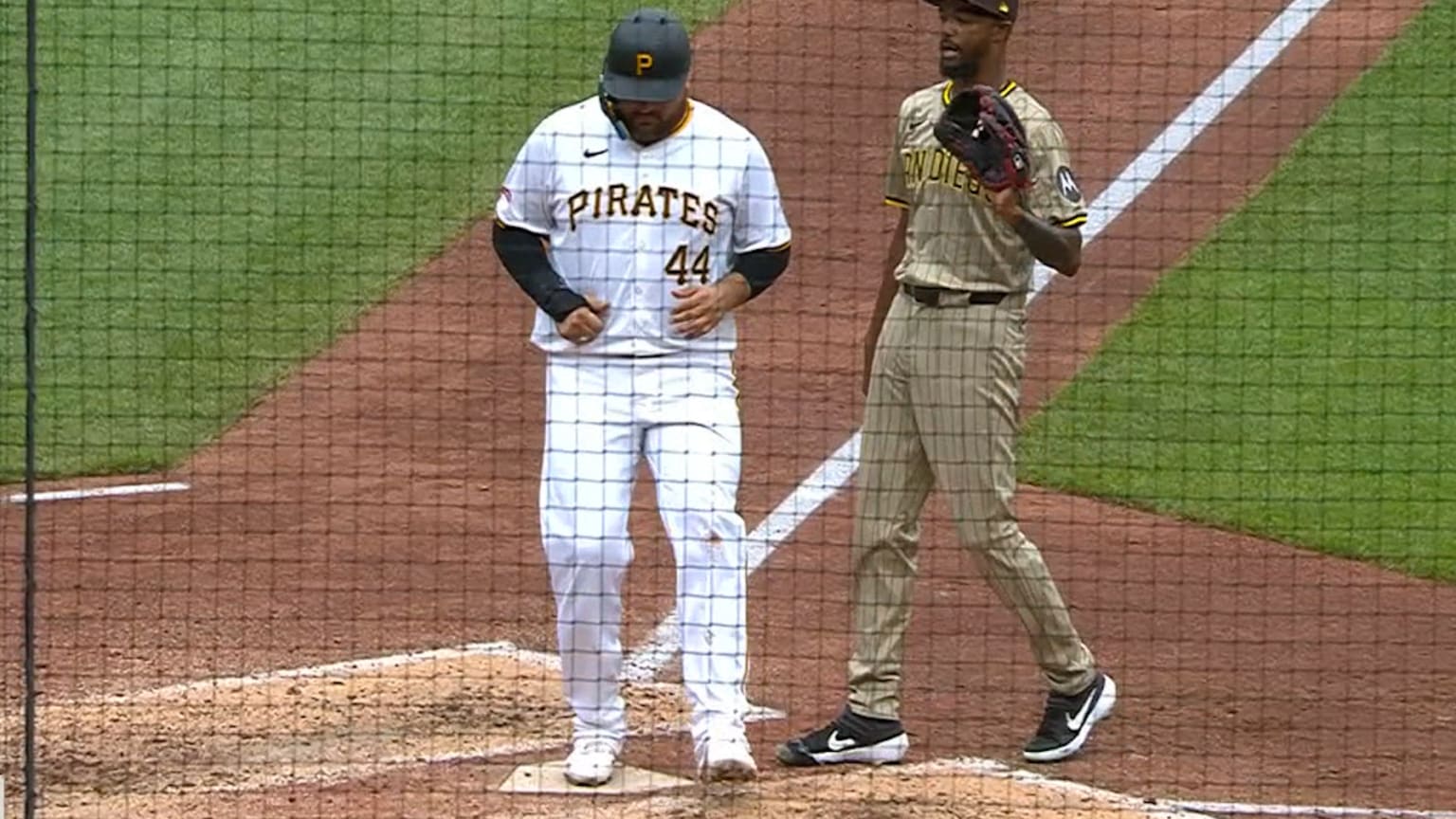 Rowdy Tellez scores off passed ball | 08/08/2024 | Pittsburgh Pirates