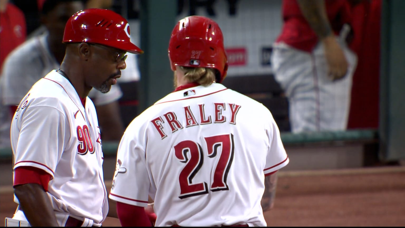 Jake Fraley grounds an RBI single to right field | 08/31/2022 ...