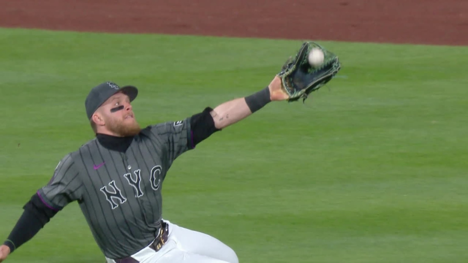 Harrison Bader makes a sliding catch | 05/01/2024 | New York Mets