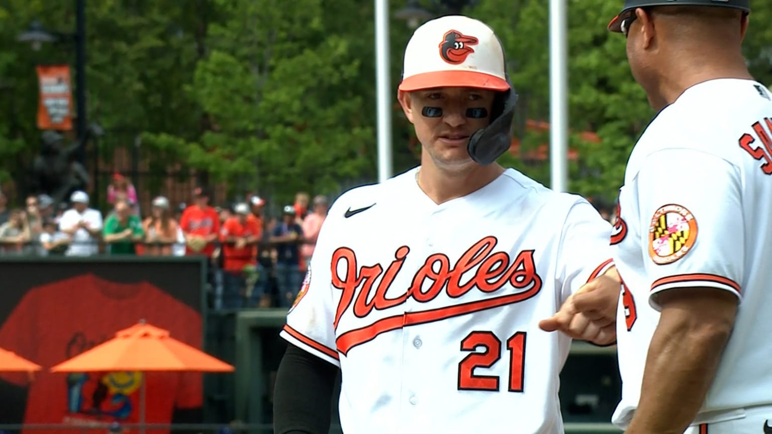 Austin Hays bounces an RBI single to center field | 05/28/2023 ...