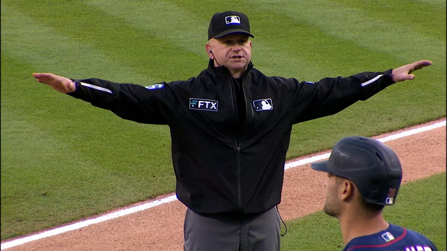 Gary Sánchez beats the throw to first after challenge | 10/01/2022 ...