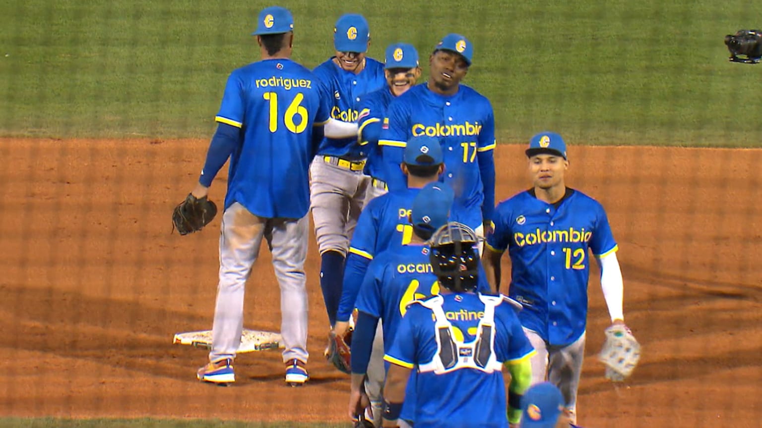 Colombia turns double play to secure win | 03/03/2025 | MLB.com