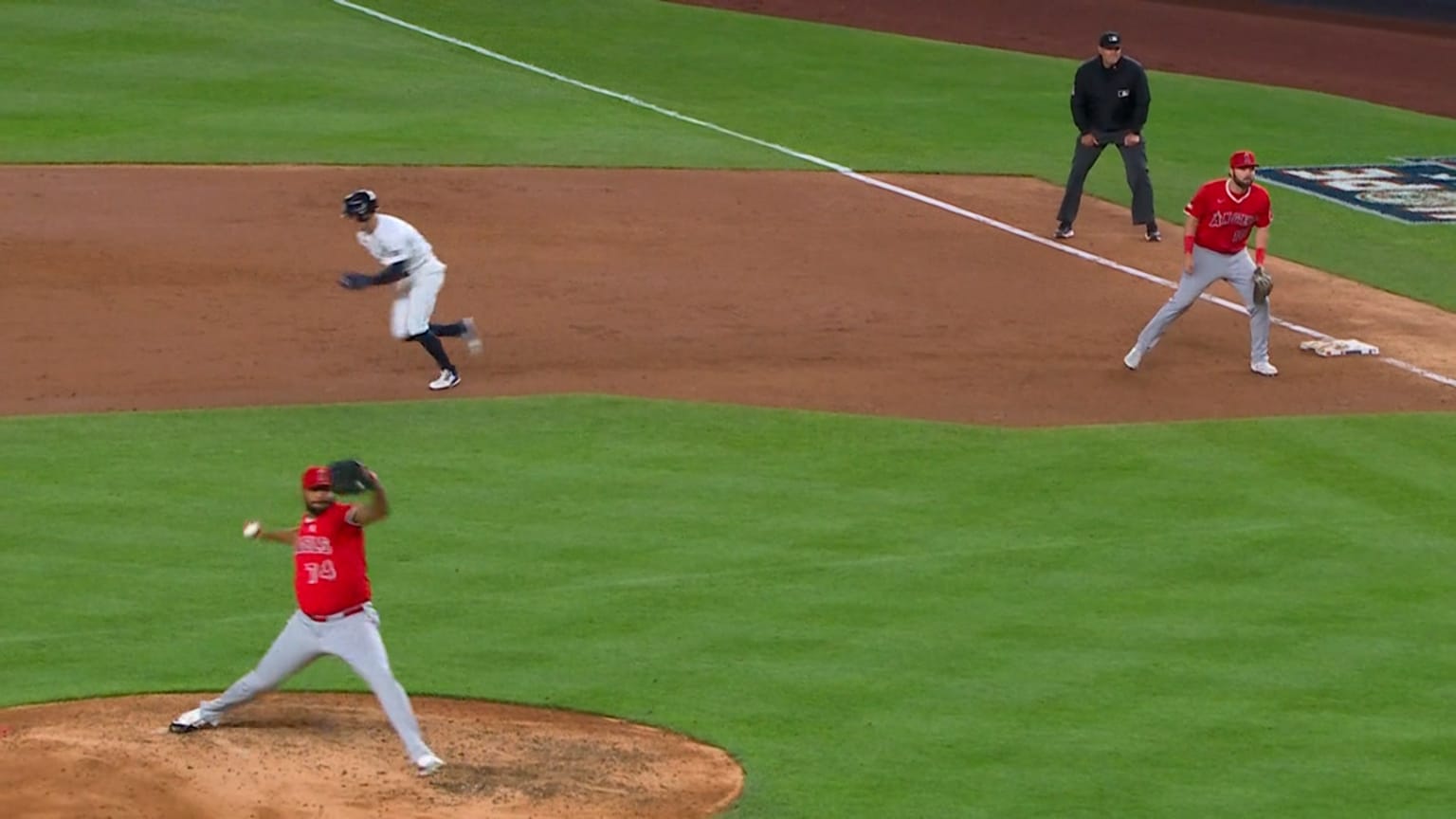 Anthony Volpe steals second base | 06/16/2025 | New York Yankees