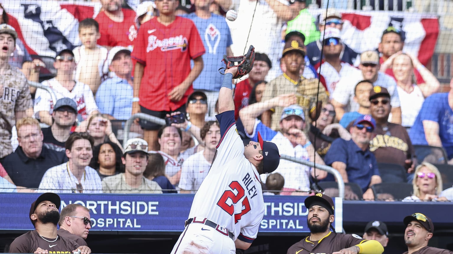Austin Riley's catch near dugout railing | 05/25/2025 | Atlanta Braves