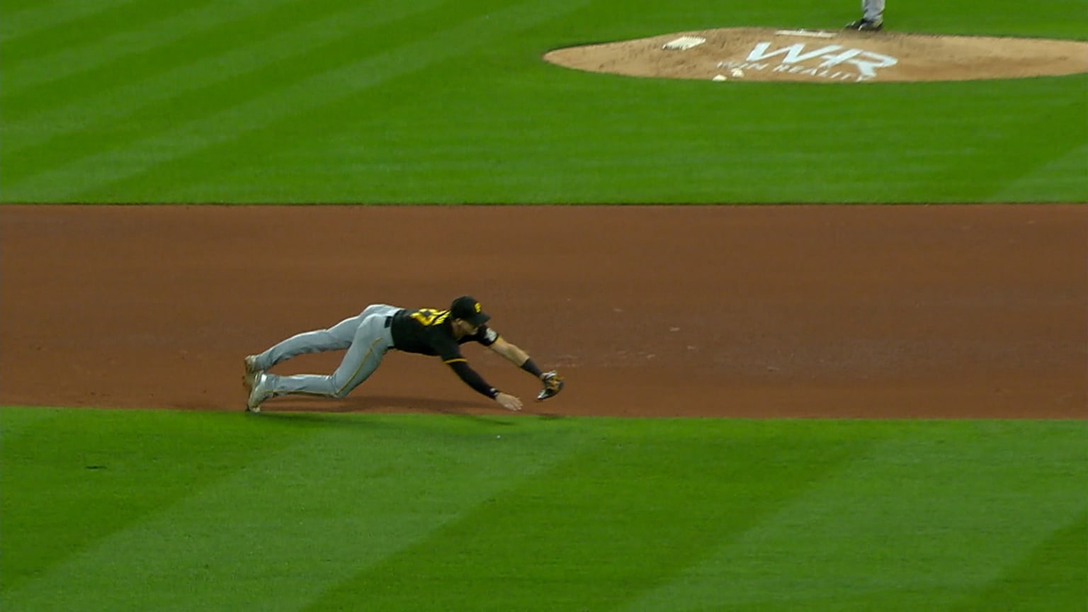 Kevin Newman robes Goldy with a great diving stop | 10/01/2022 ...