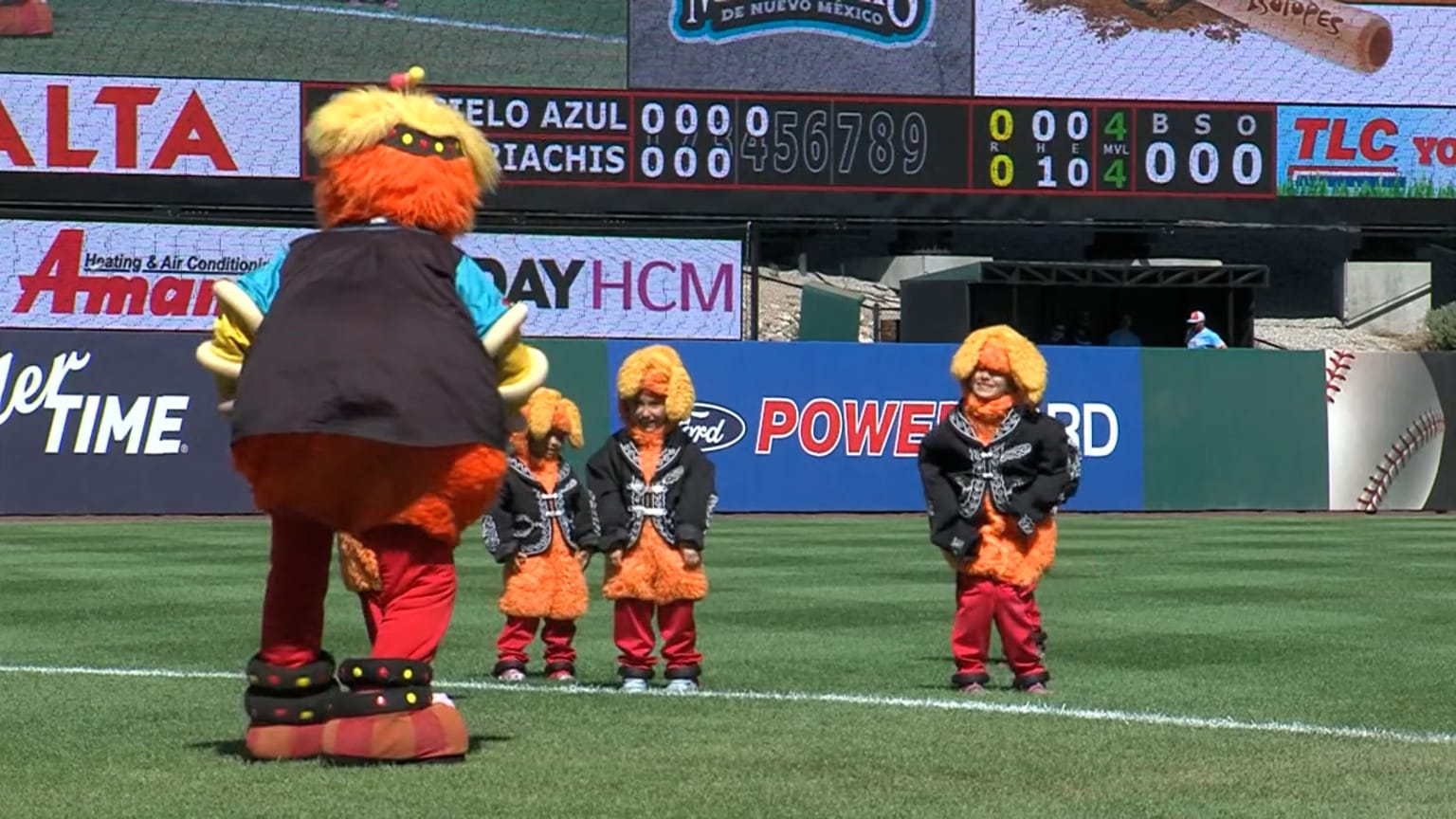Mascot is joined by Mini Mascots on the field | 09/25/2023 | MLB.com