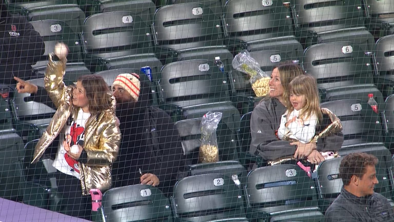 Giants' booth gifts baseballs to young fans | 04/22/2025 | San ...