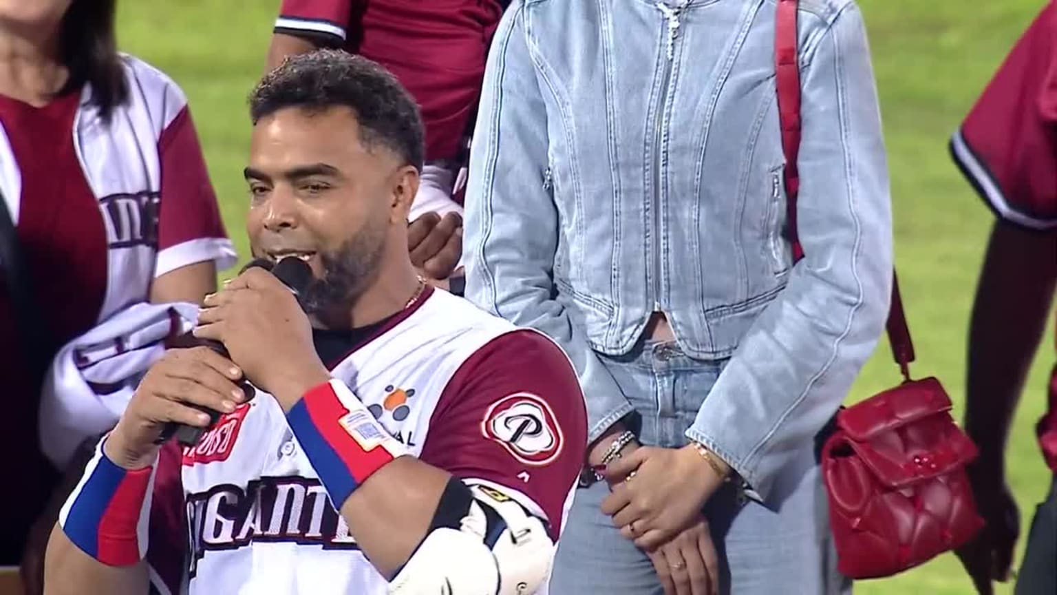 Nelson Cruz addresses fans in his final LIDOM game | 11/09/2023 | MLB.com