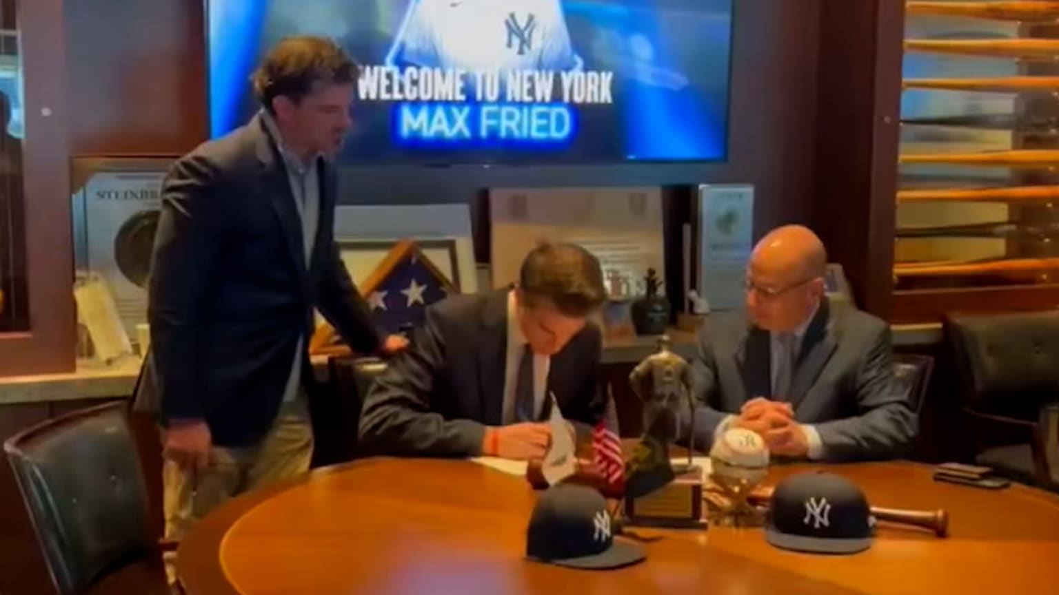 Max Fried officially signs his contract with Yankees | 12/18/2024 | MLB.com
