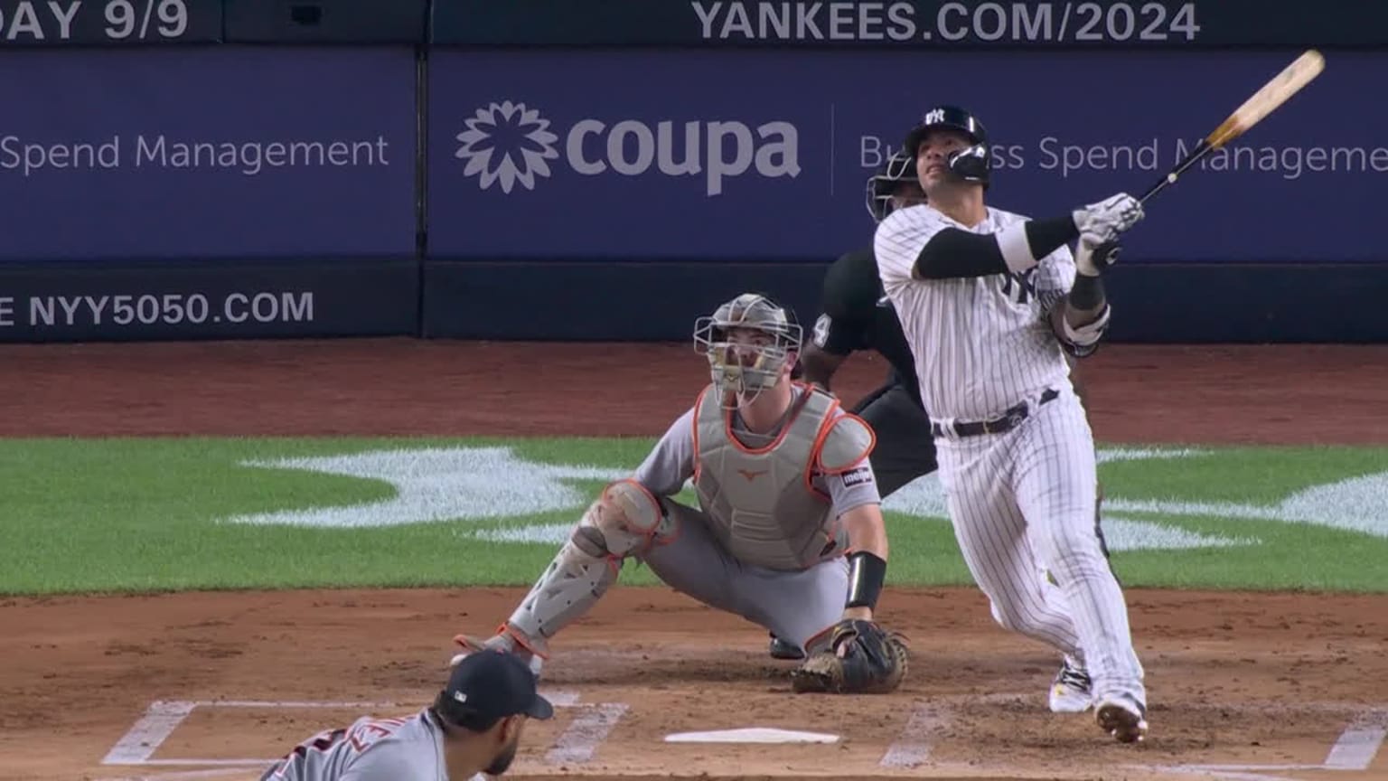 Gleyber Torres smacks a solo home run to right field | 09/07/2023 | New ...