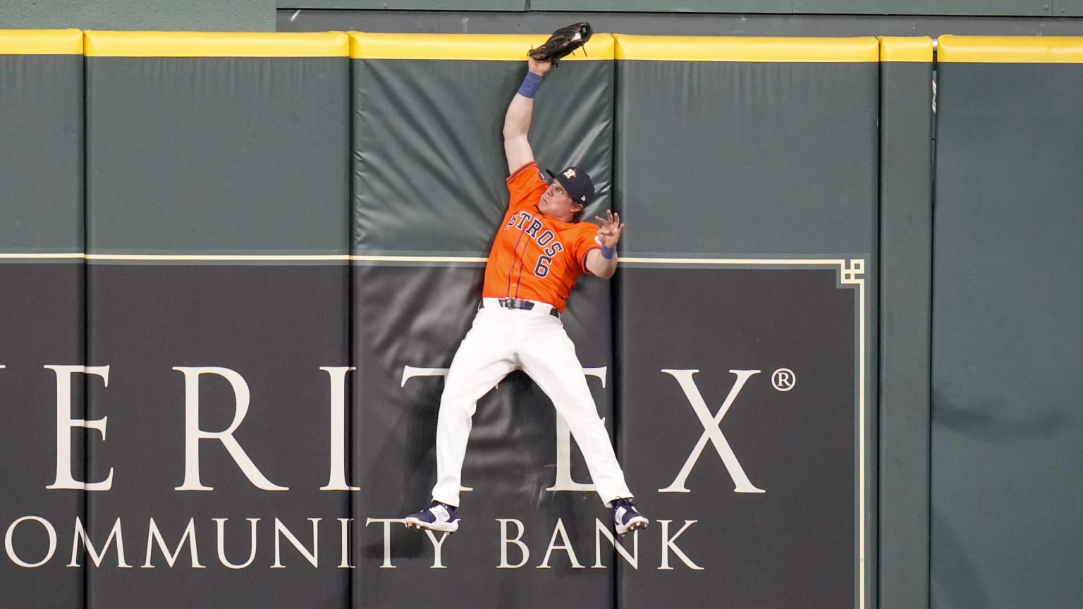 Jake Meyers' amazing jumping catch | 06/14/2024 | Houston Astros