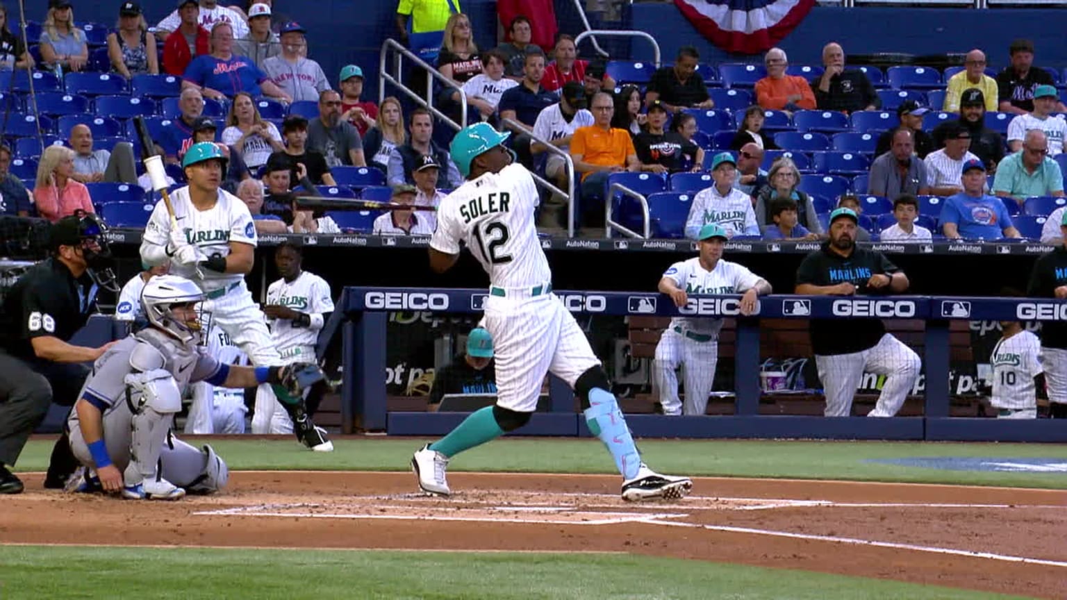 Jorge Soler hits a solo home run to center field | 03/31/2023 | Miami ...