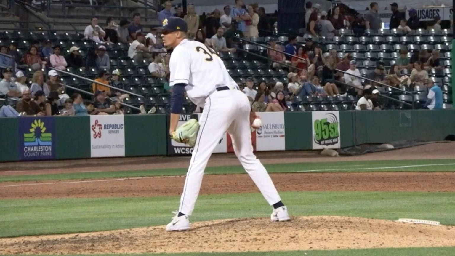 Alexander Alberto's first save of the season | 04/19/2025 | MLB.com