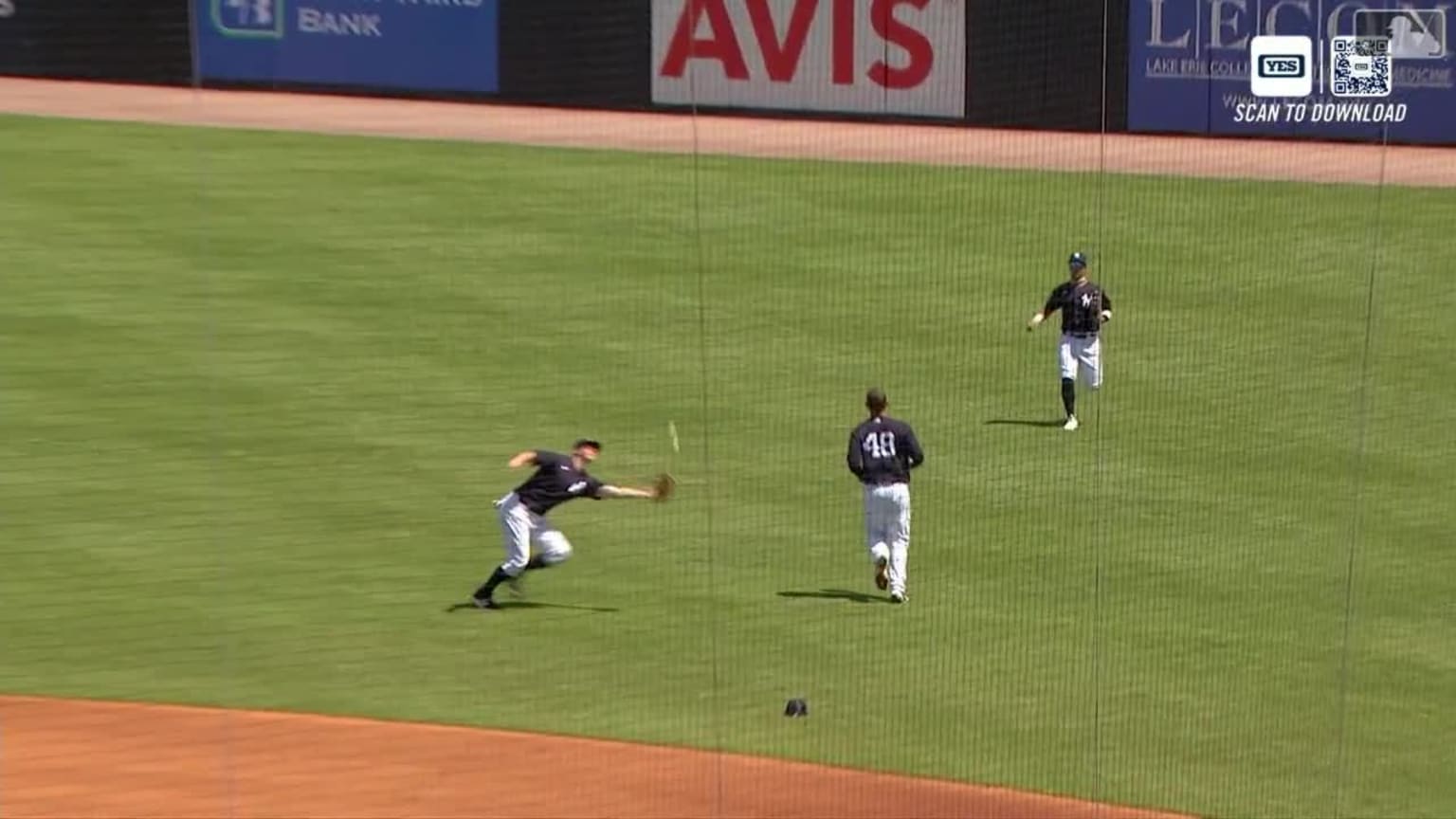 LeMahieu makes a stellar diving grab in shallow right | 03/27/2023 ...