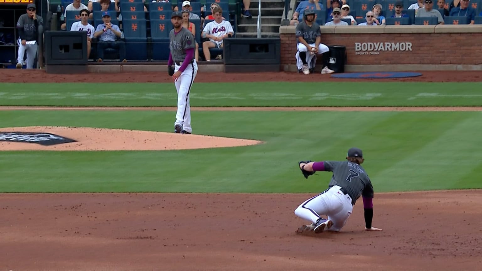 Brett Baty's sweet sliding scoop, strong throw | 07/20/2025 | New York Mets
