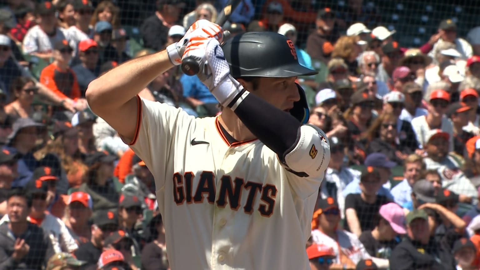 Casey Schmitt drives a long sacrifice fly | 05/31/2023 | San Francisco ...