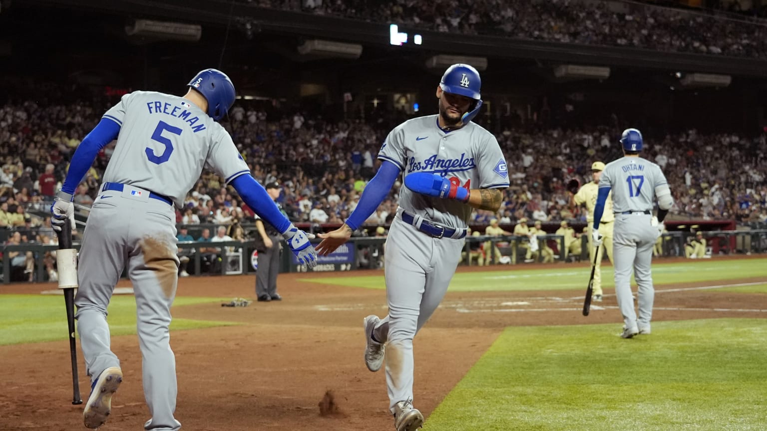 Andy Pages scores on a wild pitch to tie it up 1-1 | 04/30/2024 | Los ...