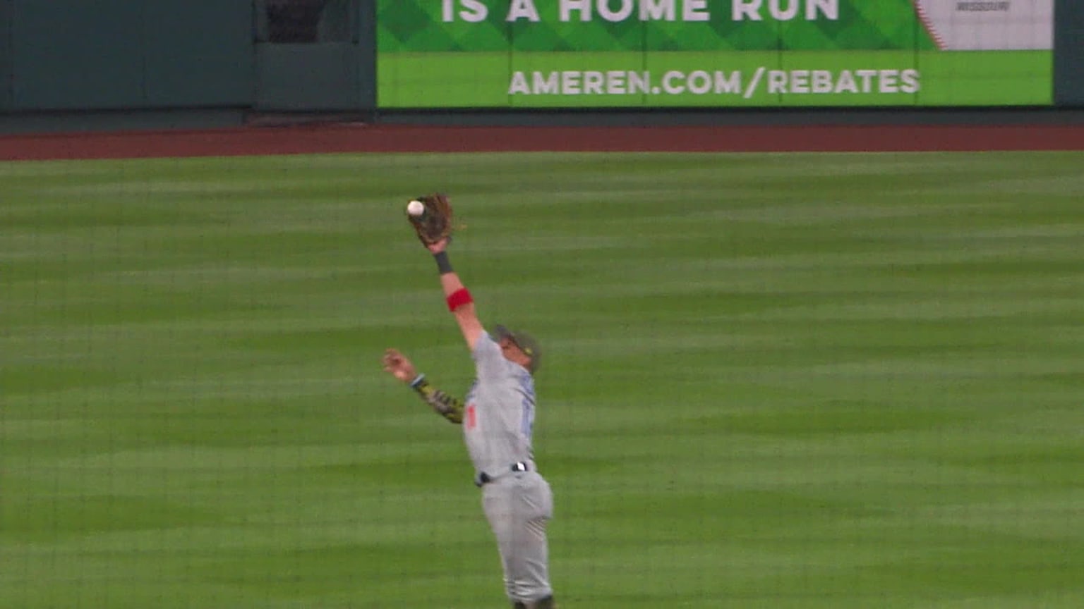 Miguel Rojas makes an impressive catch in the 4th | 05/19/2023 | Los ...