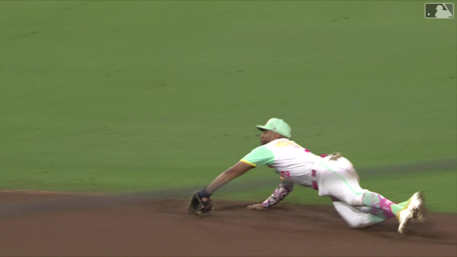 Xander Bogaerts makes a diving catch in the 8th | 08/04/2023 | San ...