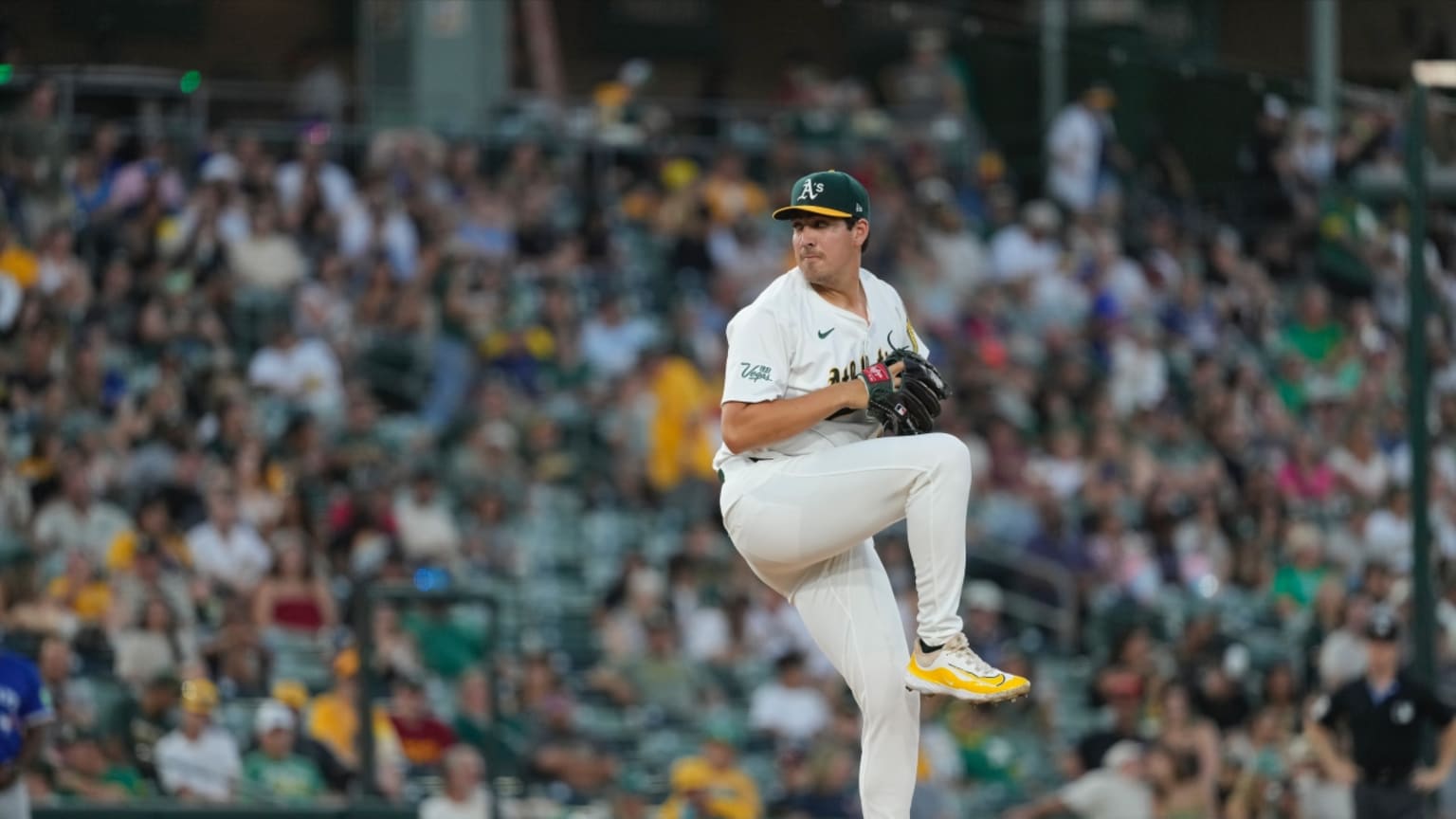 Jacob Lopez escapes the jam | 07/12/2025 | Athletics