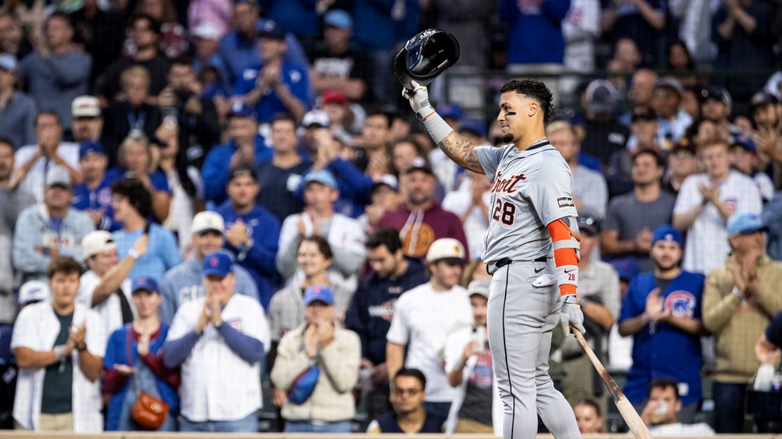 Javier Báez receives a standing ovation in Chicago | 08/20/2024 ...