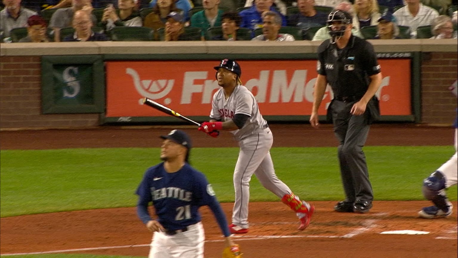 José Ramírez slugs a solo homer to left field | 08/27/2022 | Cleveland Guardians