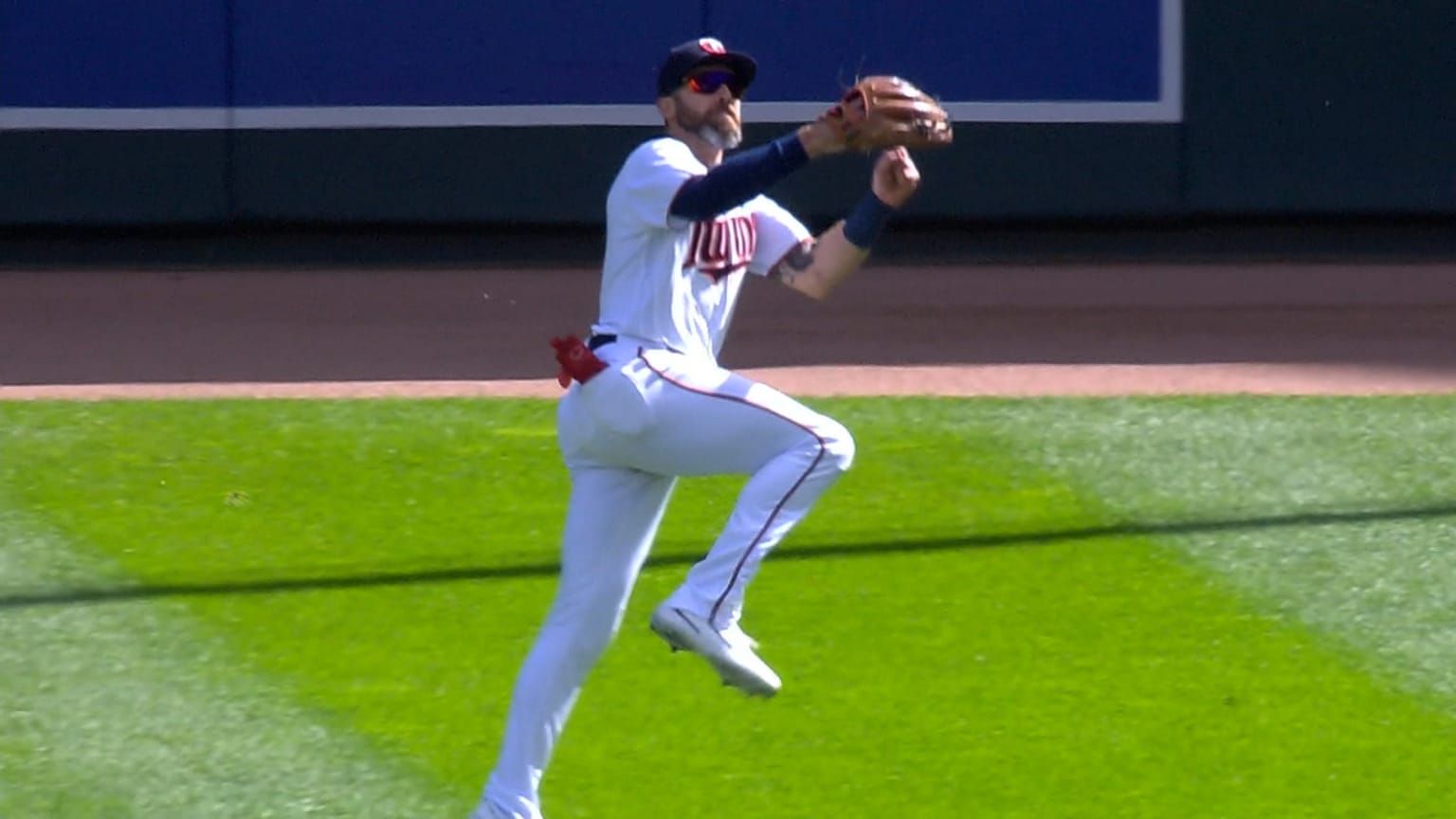 Jake Cave salta y captura | 25/09/2022 | Los Twins de Minnesota