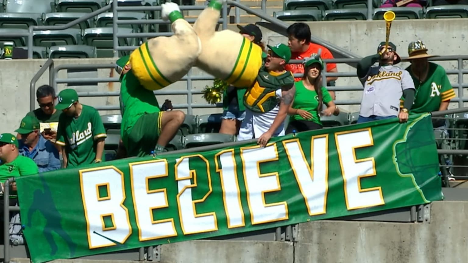 Conner Capel skies a sac fly to center to score Vogt | 10/05/2022 ...