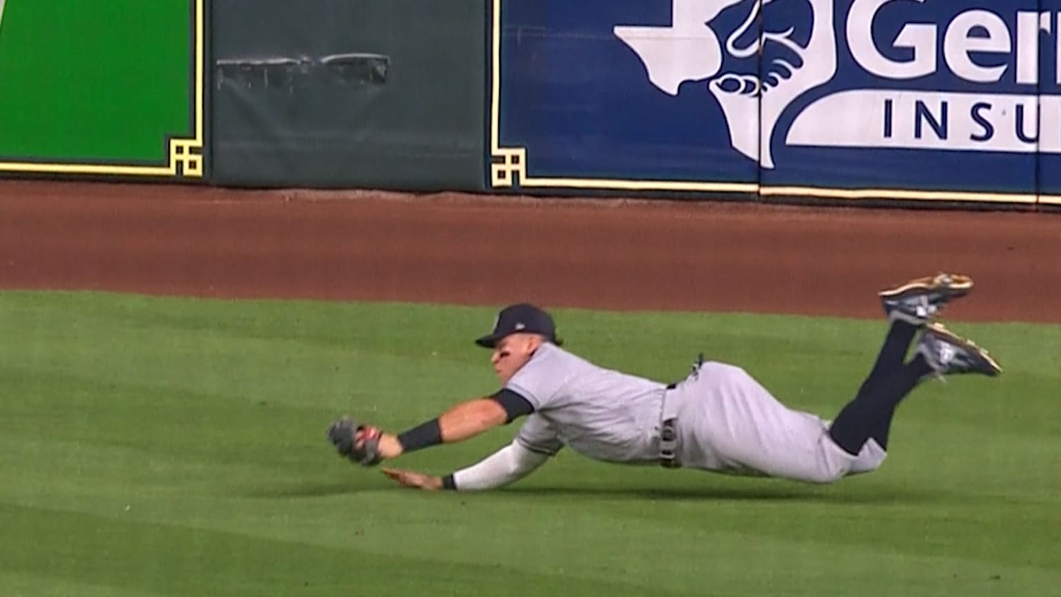 Aaron Judge lays out to make an outstanding catch | 10/19/2022 | MLB.com