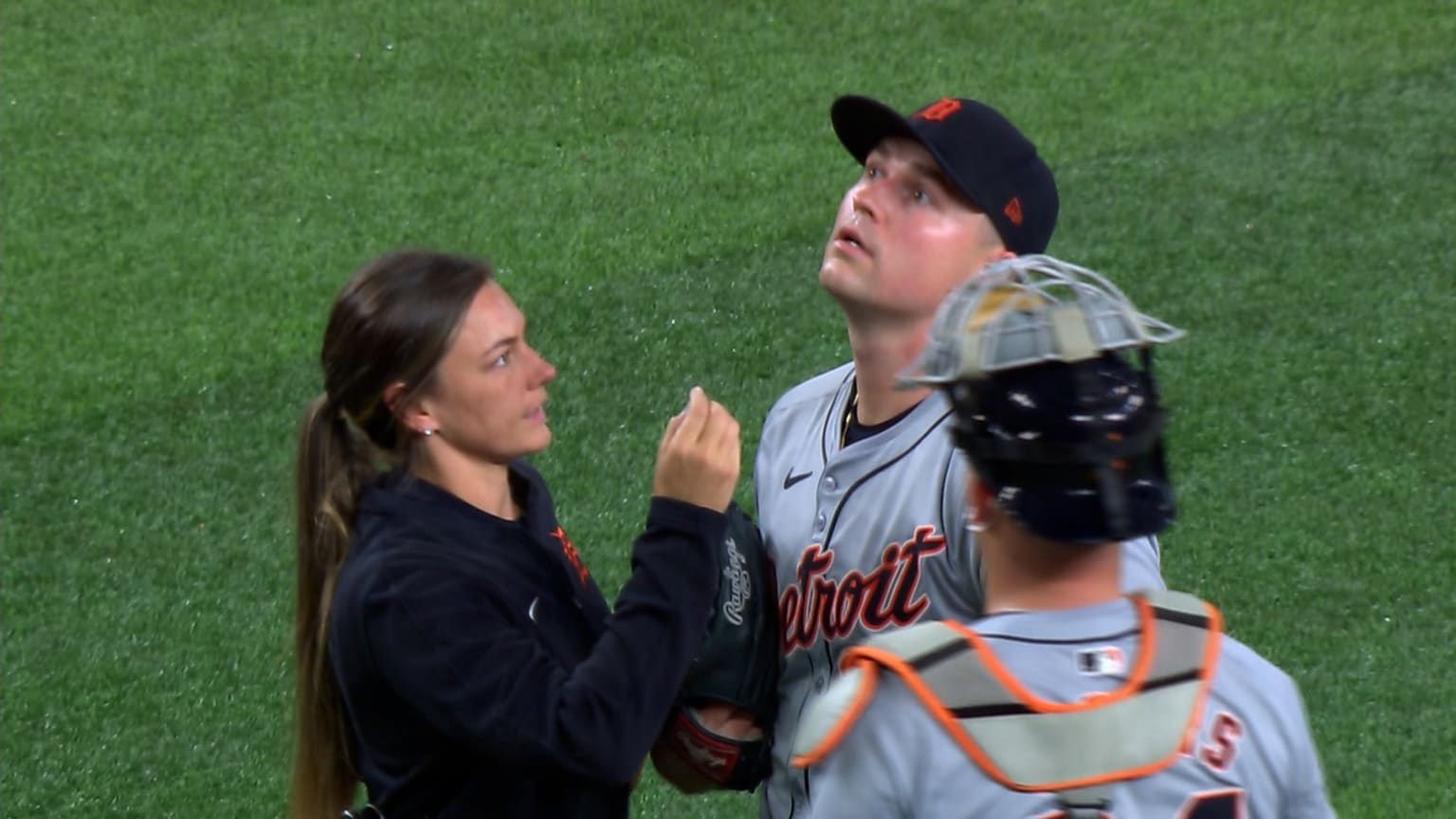 Jake Rogers checks Tarik Skubal's eye | 06/03/2024 | Detroit Tigers