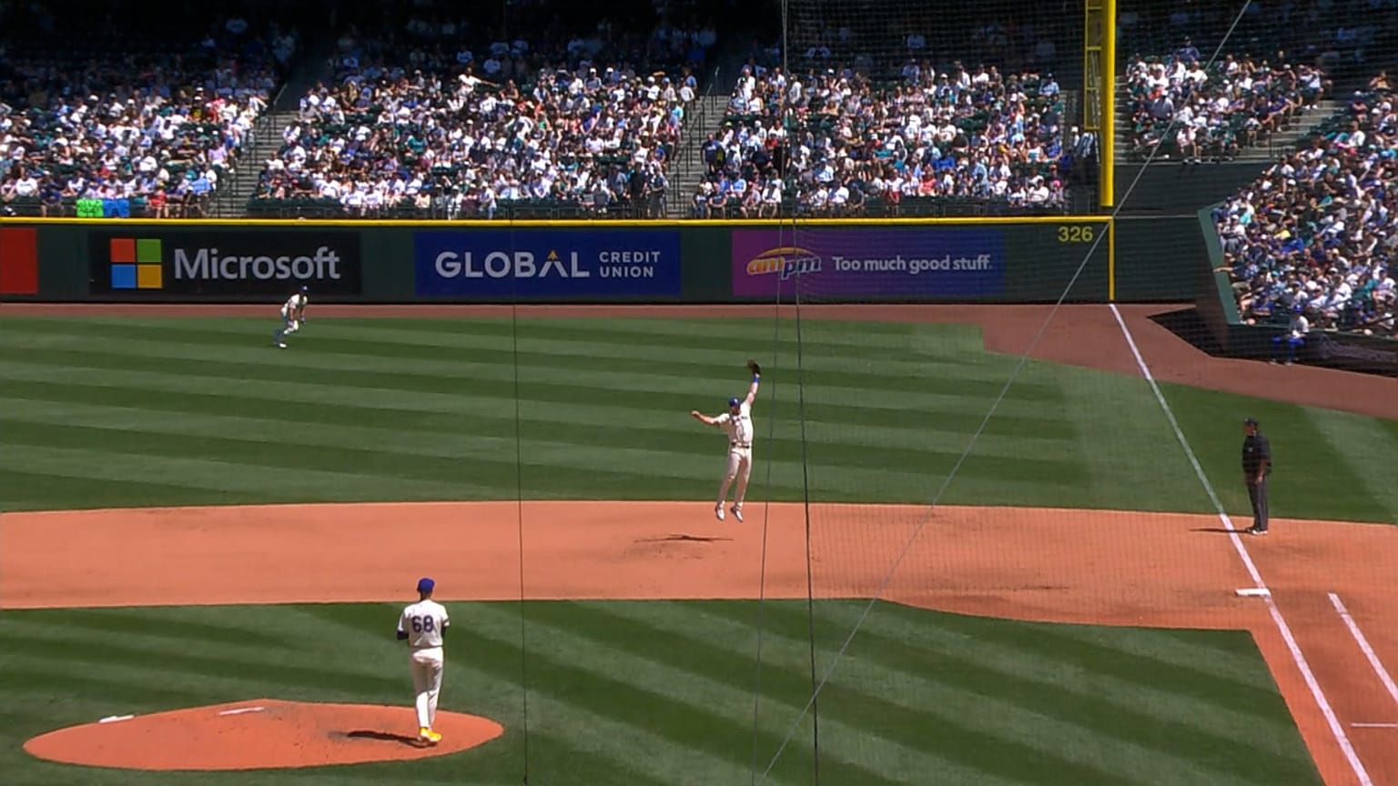 Luke Raley's leaping grab | 07/06/2025 | Seattle Mariners