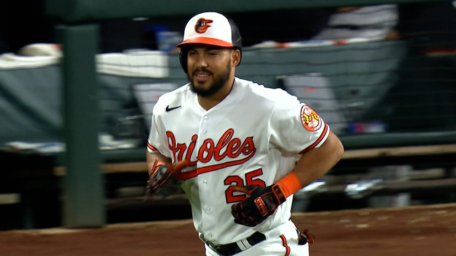 Anthony Santander camina con bases llenas en la 8va | 06/09/2022 | Los ...