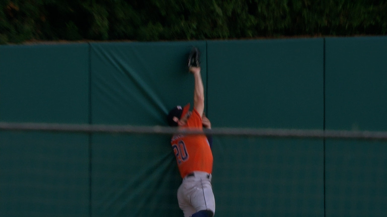 Chas McCormick makes the catch up against the wall | 09/14/2022 ...