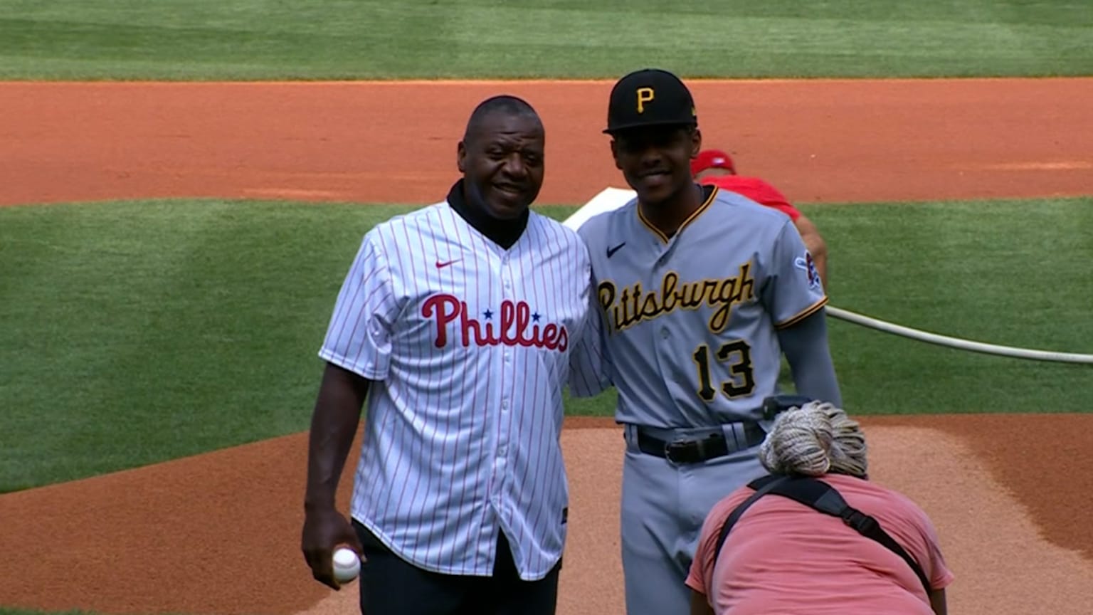 Charlie Hayes throws out first pitch to his son | 08/28/2022 ...